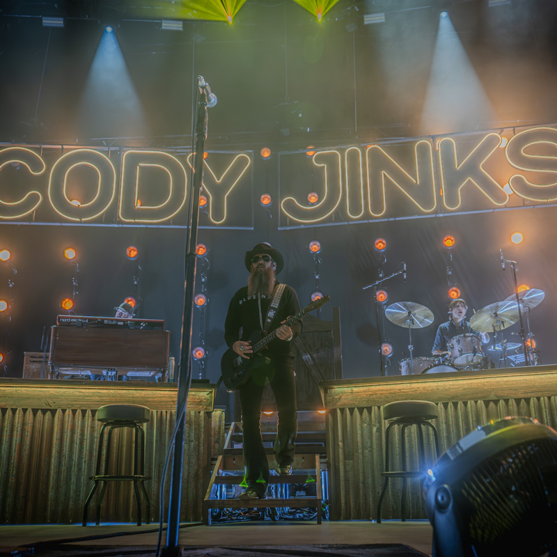 Packing a [Santa Barbara] Bowl with country outlaw Cody Jinks - Top ...