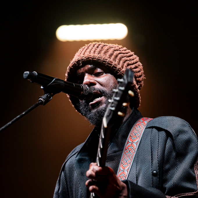 Gary Clark Jr. enlivens St. Louis with soul & guitar solos - Top Shelf ...