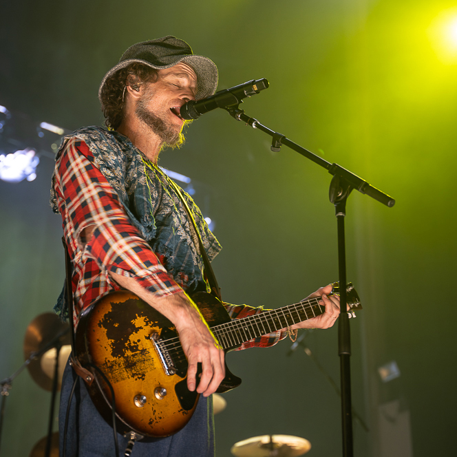 Dispatch brings all-star folk rock lineup to San Francisco - Top Shelf ...